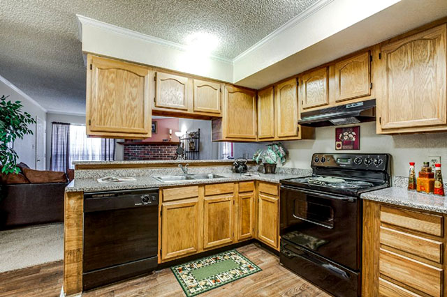 🐾 South Arlington 2BR with Dog Park Access from $1,401: Second Chance ...